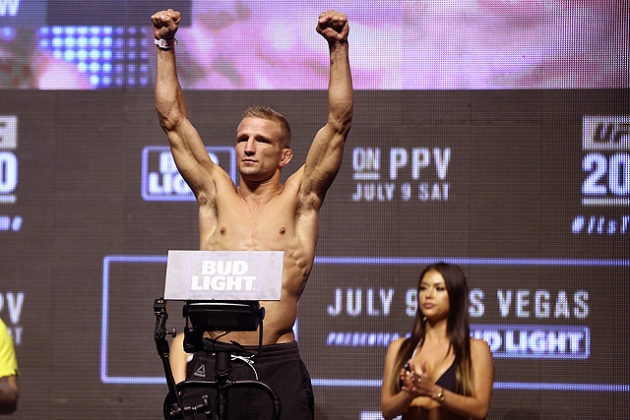 UFC 217 Results: T.J. Dillashaw Knocks Out Cody Garbrandt to Reclaim ...