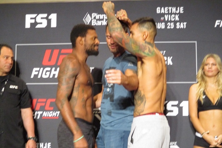 UFC Lincoln Results: Michael Johnson Wins Close Bout Against Andre Fili