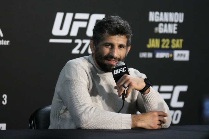 UFC: Beneil Dariush Believes He Can Put Pressure on Islam Makhachev