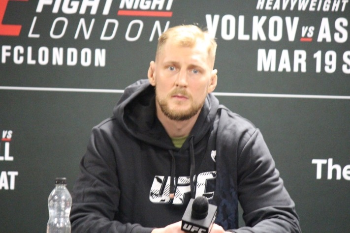 Alexander Volkov Says He Shut Off Social Media, Stopped Reading News ...