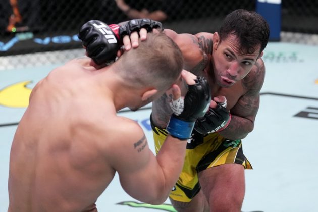 UFC Vegas 61: Joaquim Silva Floors Jesse Ronson with Flying Knee