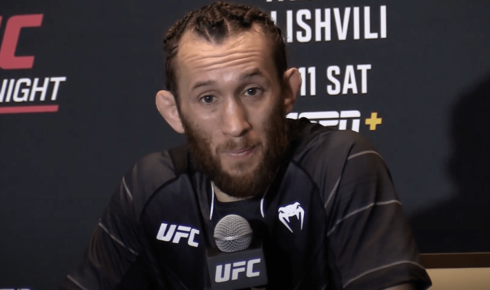UFC Las Vegas: Victor Henry 'Combat Kenny G' Talks Fans In His DMs