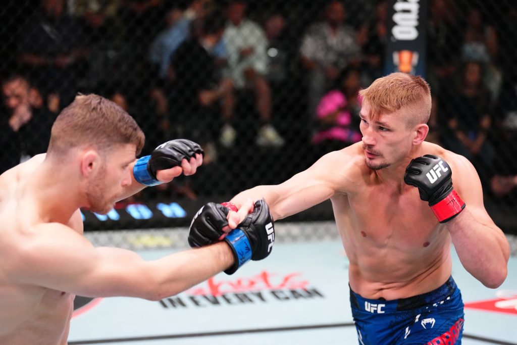 UFC Vegas 91: Austin Hubbard Takes Decision in Toss-Up with Michal Figlak