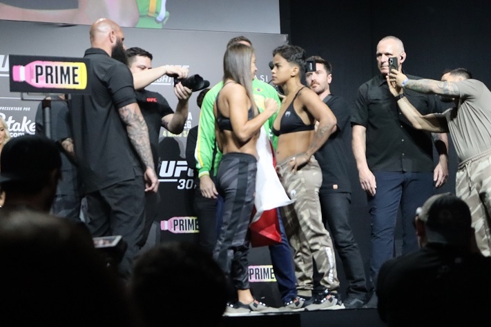 Iasmine Lucindo Cruises by Karolina Kowalkiewicz at UFC 301