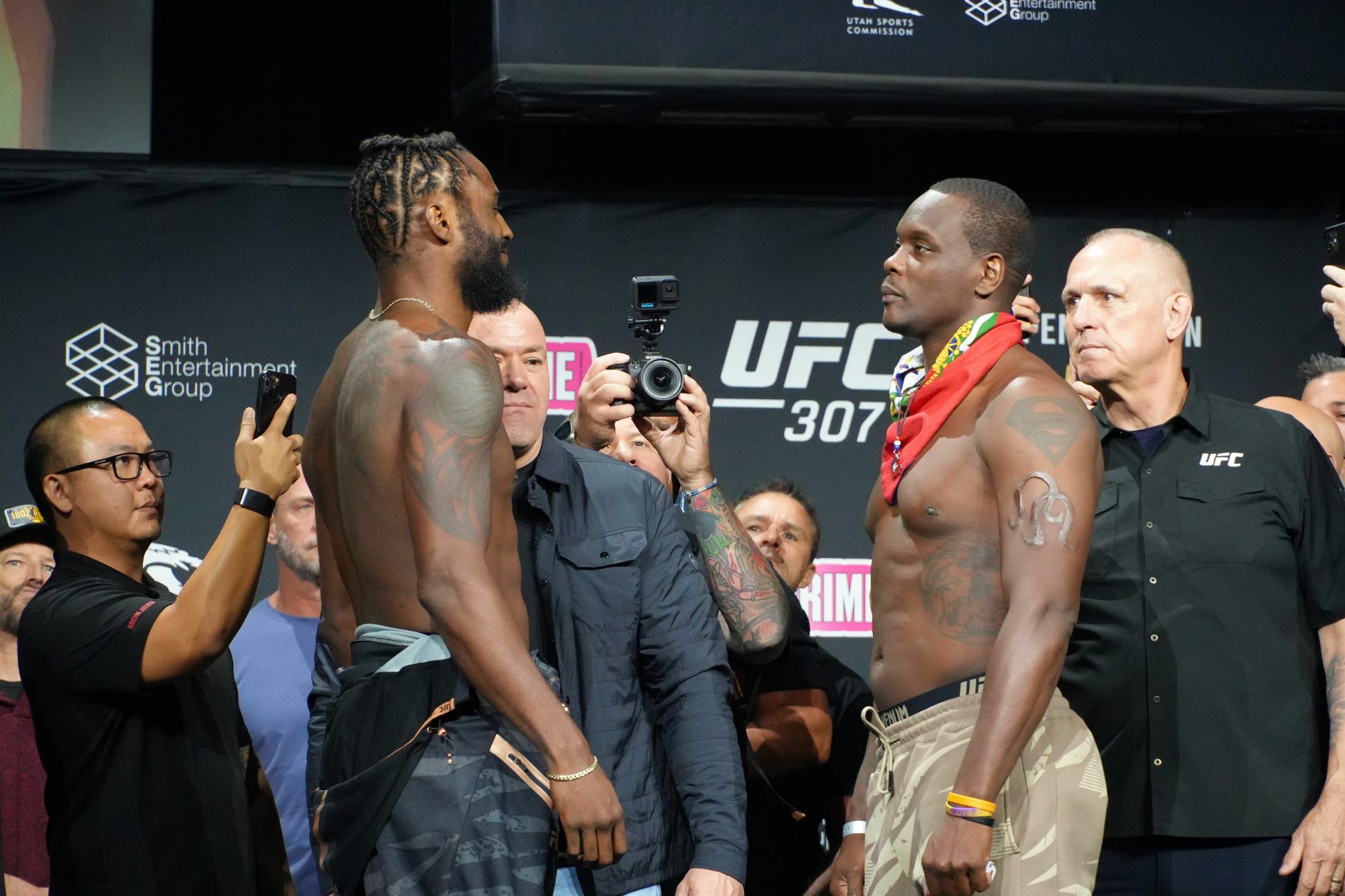 Ryan Spann Locks Up Early Guillotine of Ovince Saint Preux at UFC 307