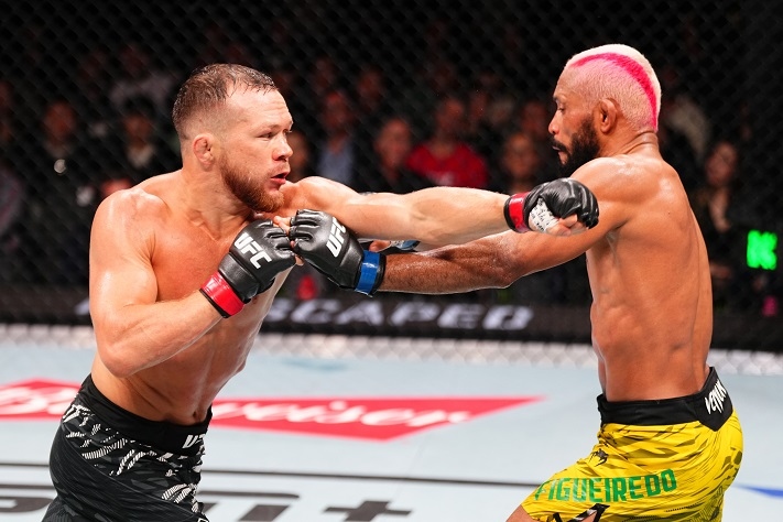 Petr Yan Defeats Deiveson Figueiredo in Instant Classic at UFC Macau ...