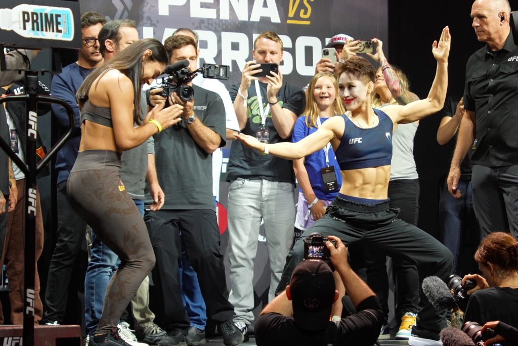 UFC 316: Nasty Calf Kicks Drive Wang Cong Past Ariane Da Silva