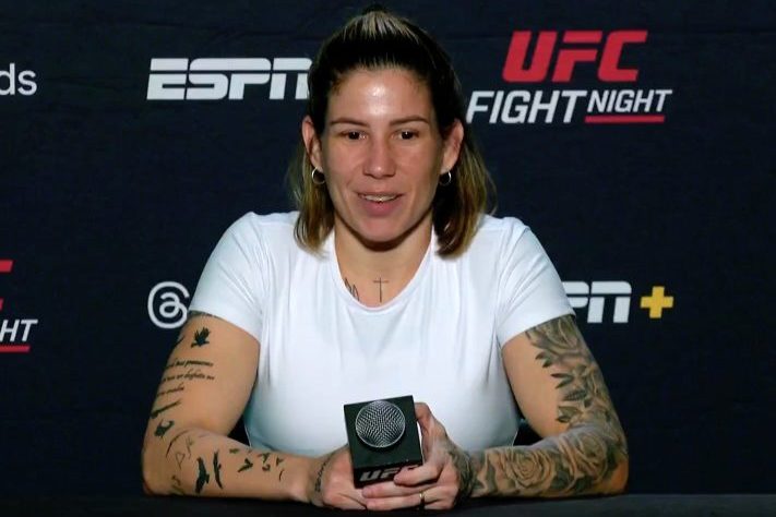 UFC Vegas 108: Karol Rosa Sees Herself As Smarter Striker Than Cornolle
