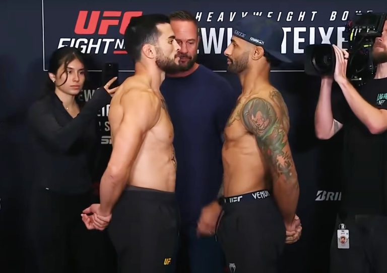 Mike Davis Violent Jump Knee Finishes Ramirez In Nashville